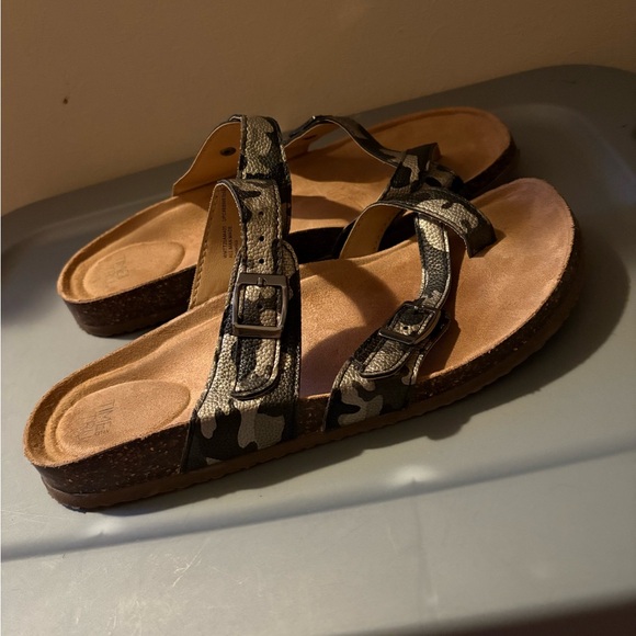 Time and Tru | Shoes | Time And Tru Multistrap Green And Black Sandals ...